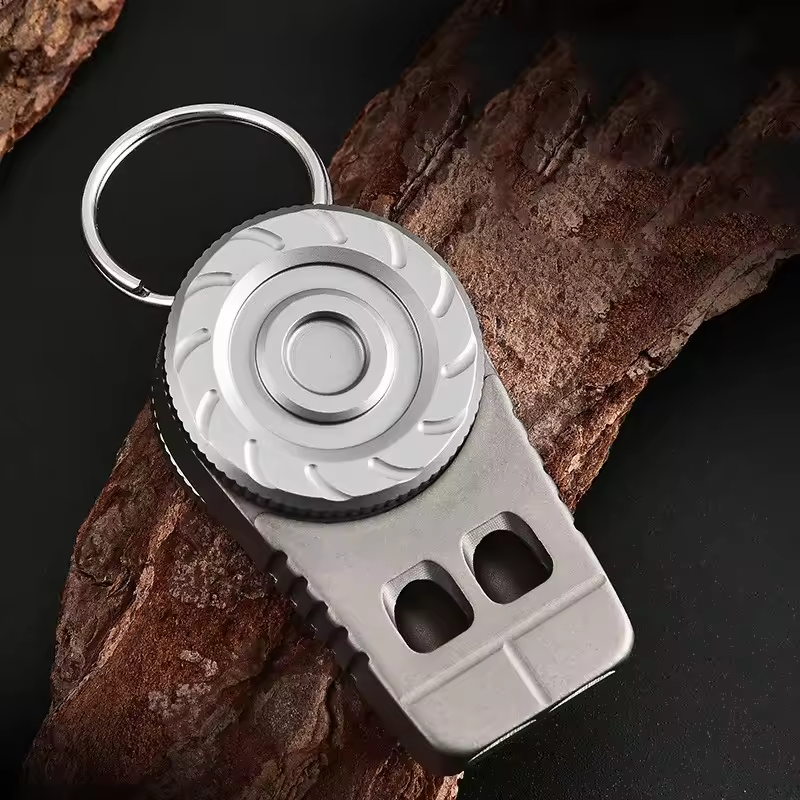 SonicSpinner：Titanium Emergency Whistle with Fidget Slider – Edctitan