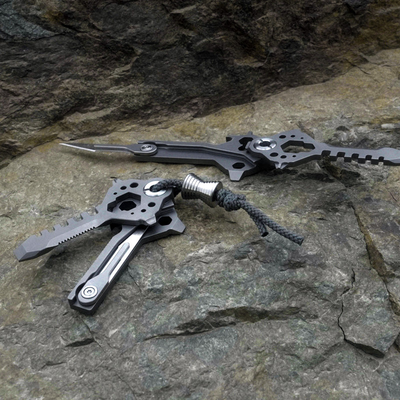 The Keymaster: 12 in 1 EDC Tool – Edctitan